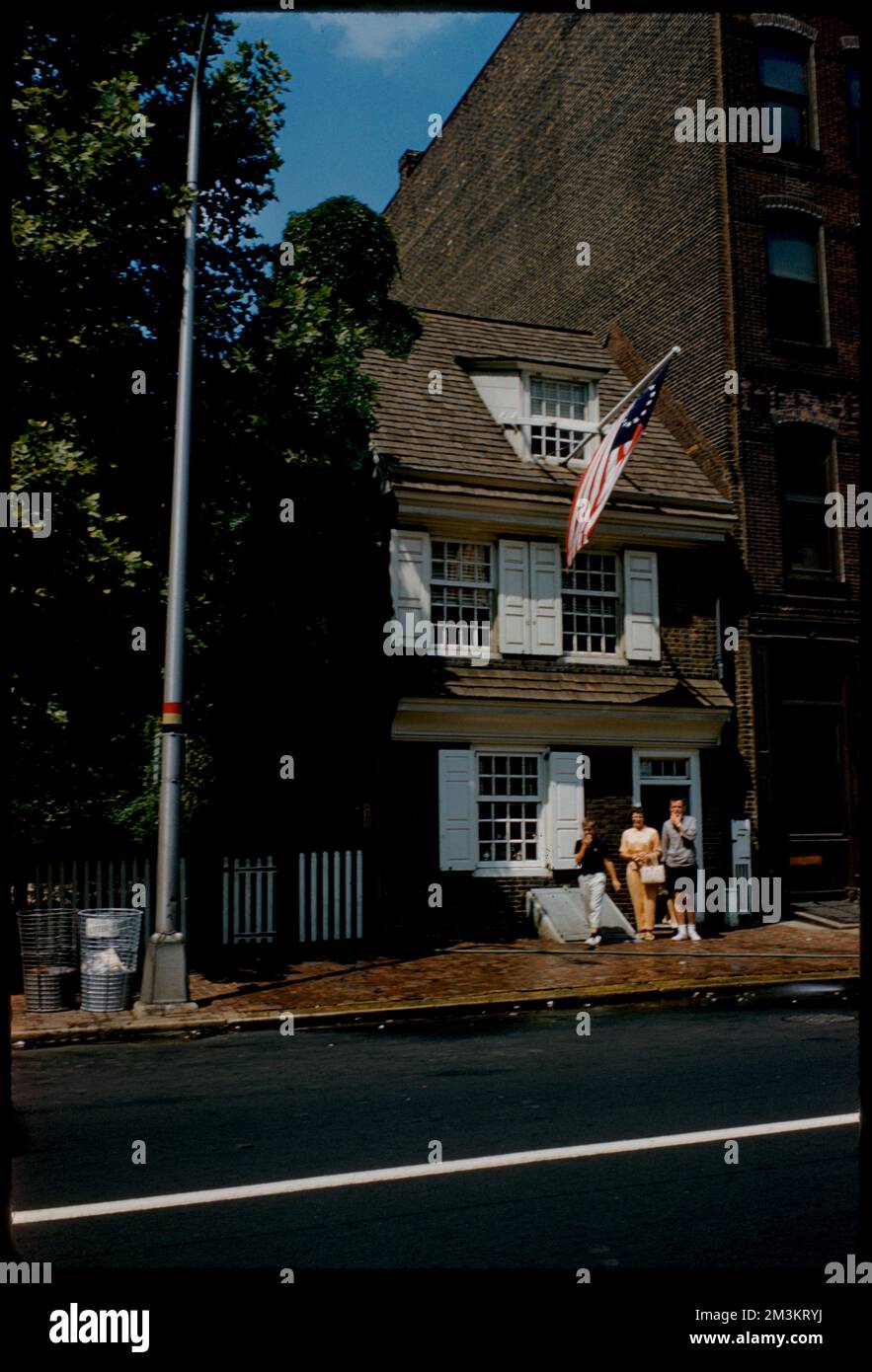 People posing outside Betsy Ross House, Philadelphia, Pennsylvania ...