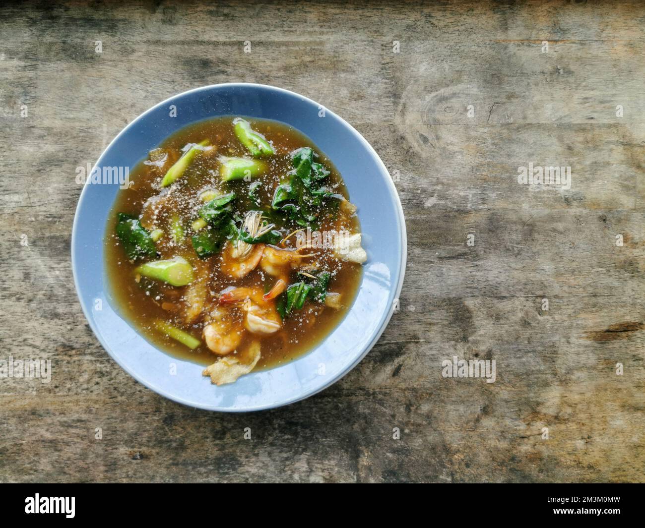 Rand na koong. Thai stir-fried rice noodle with shrimp serve on a white ...