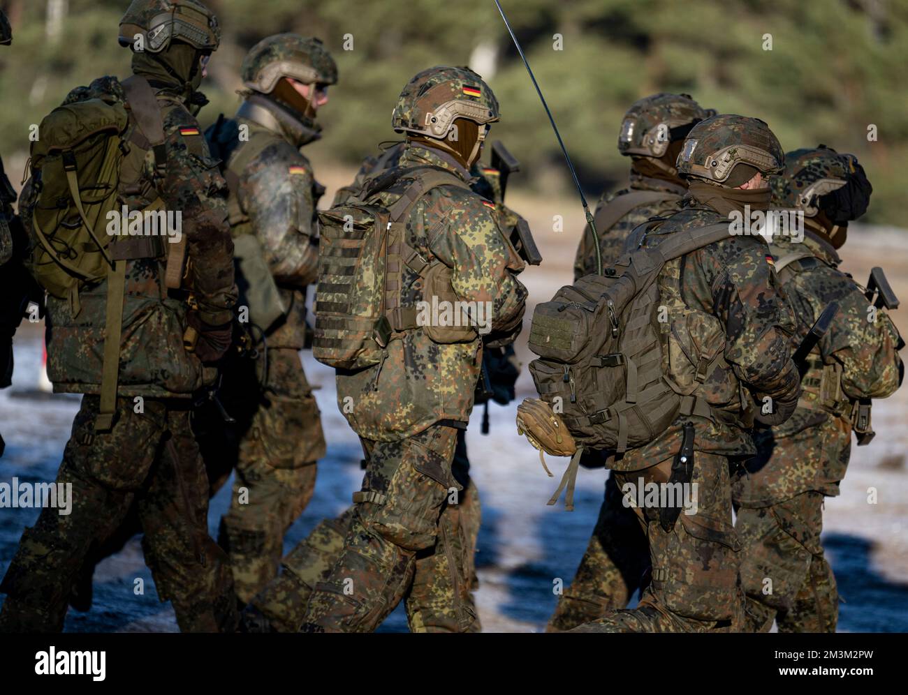 15 December 2022, Brandenburg, Brück: Soldiers from the German Army ...