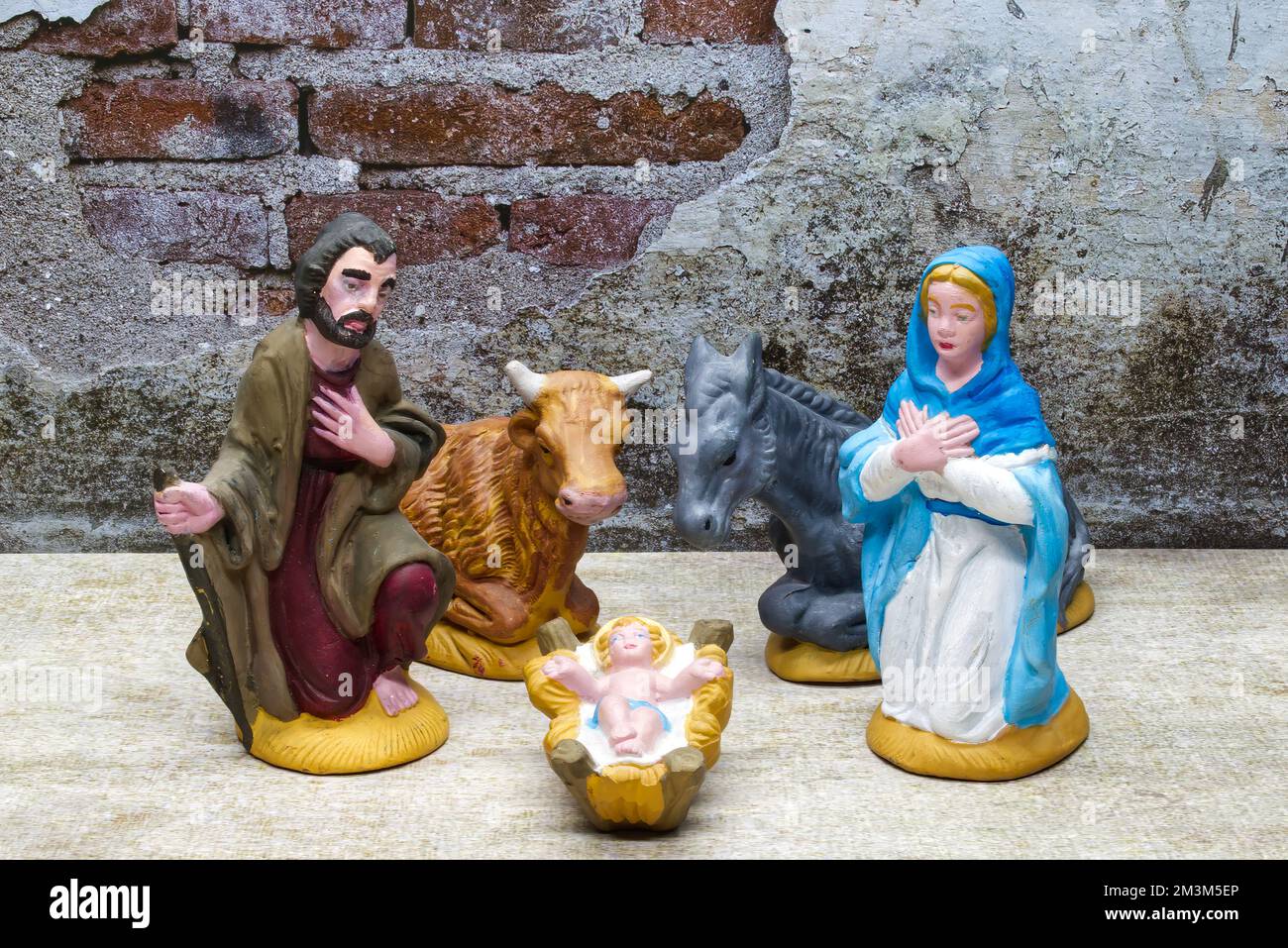 Christmas nativity scene. Sacred figures in an Italian Presepe Stock ...