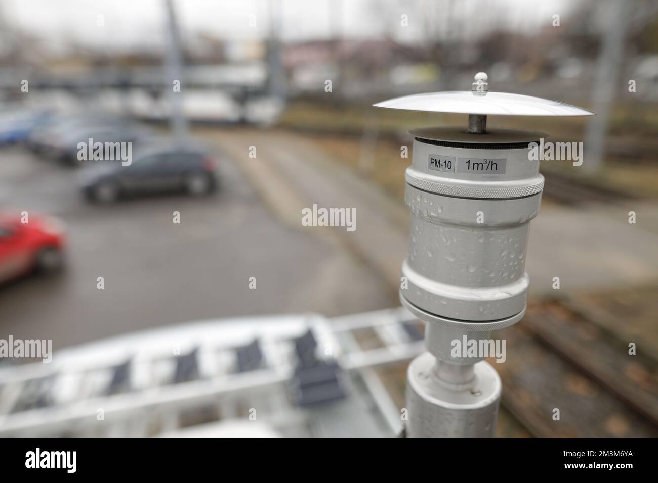 Shallow depth of field (selective focus) details with a PM 10 particle ...