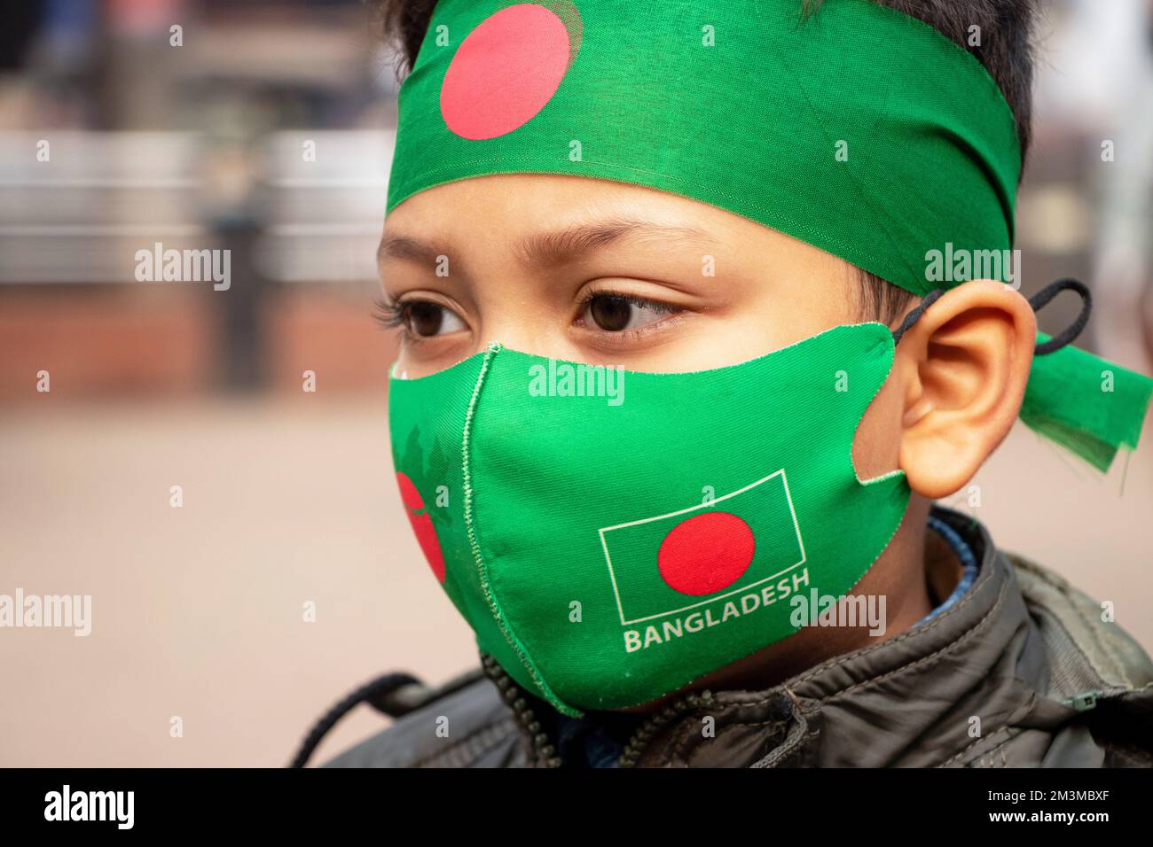 Narayanganj, Dhaka, Bangladesh. 16th Dec, 2022. A child wears ...
