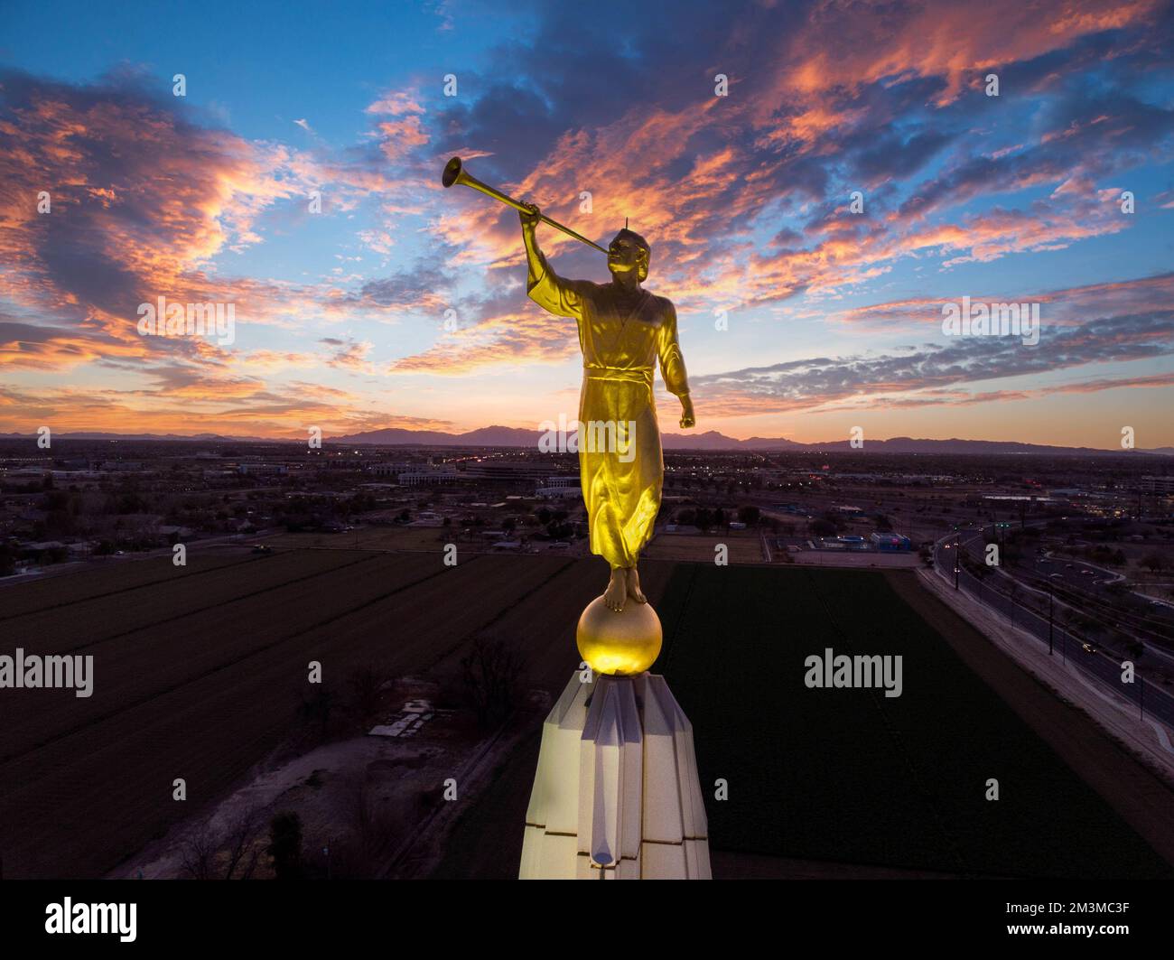 Golden angel moroni mormon hi-res stock photography and images - Alamy