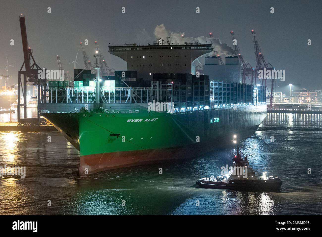 Hamburg, Germany. 15th Dec, 2022. The container ship "Ever Alot ...