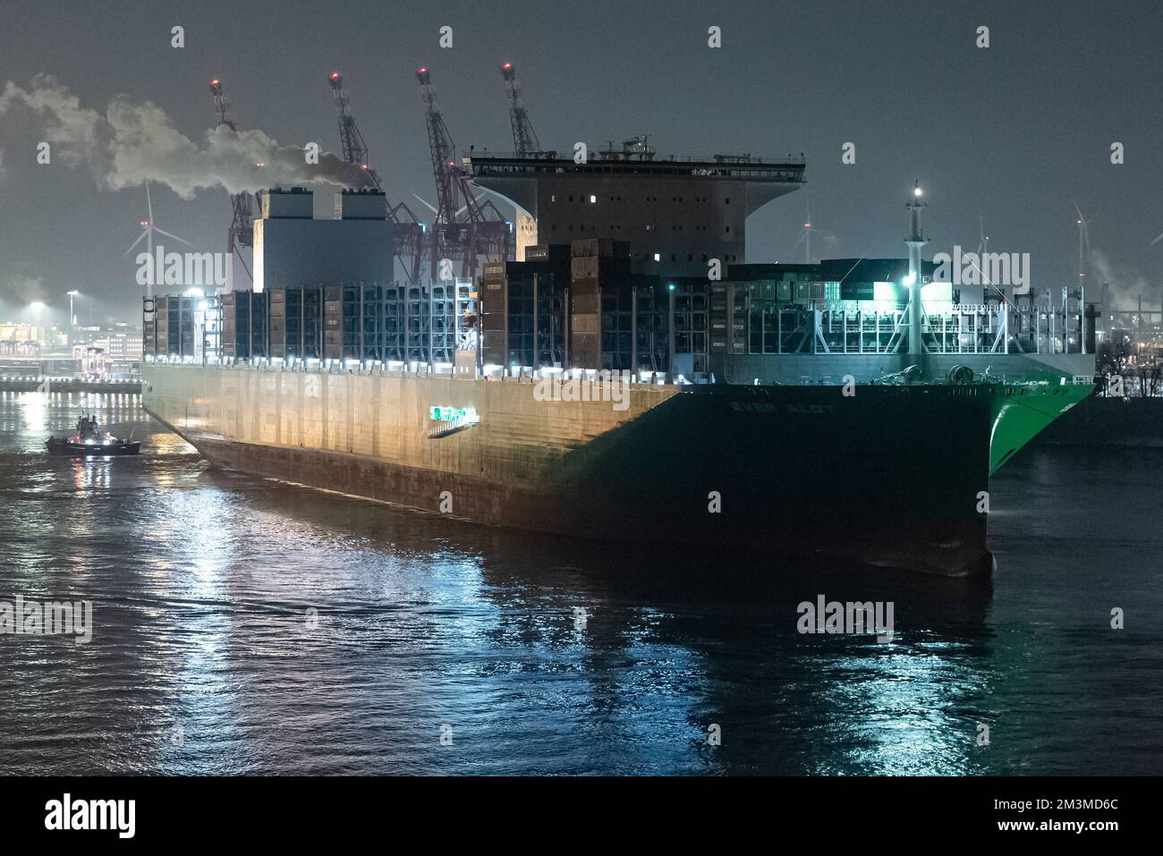 Hamburg, Germany. 15th Dec, 2022. The container ship "Ever Alot ...