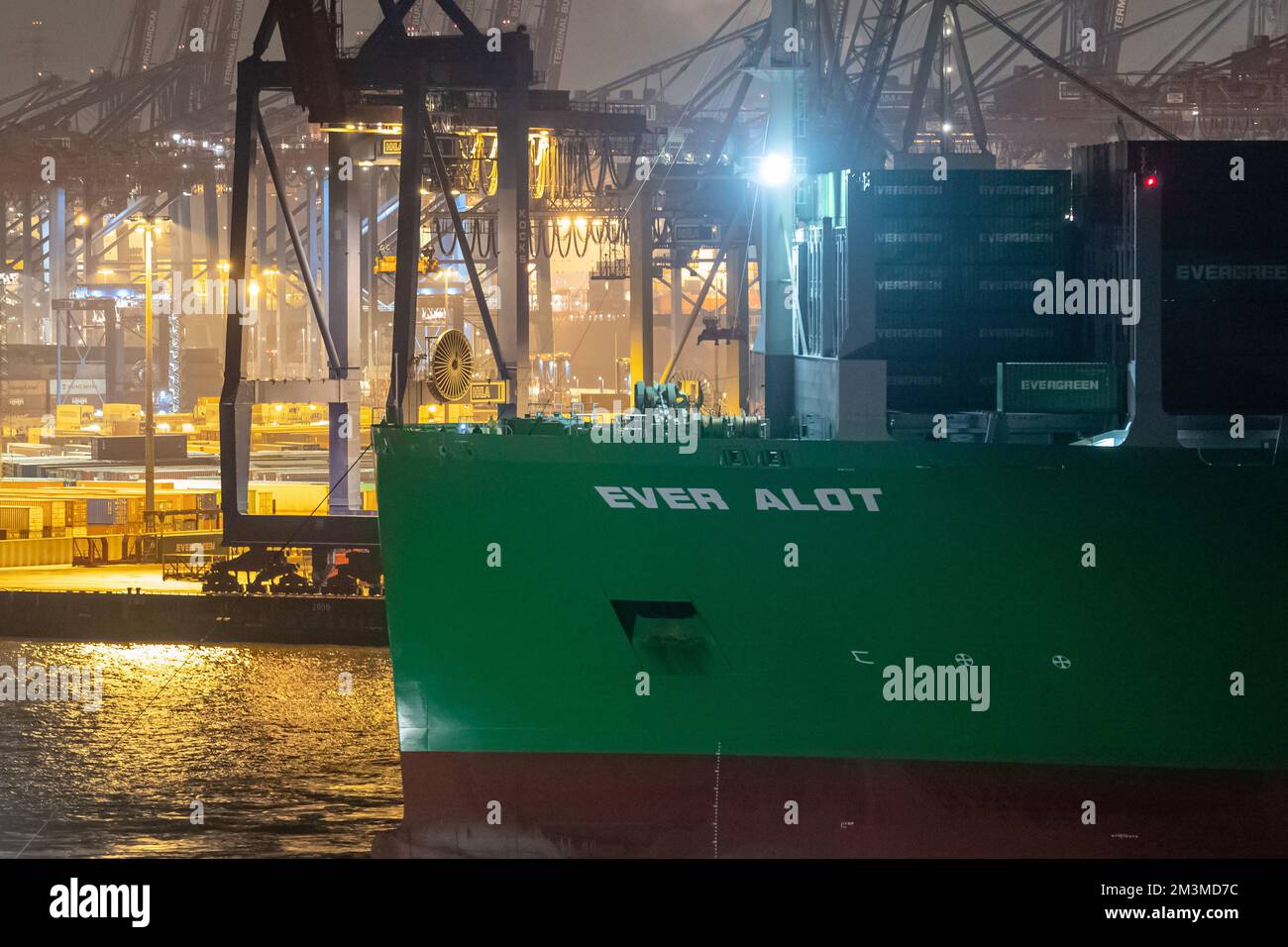 Hamburg, Germany. 15th Dec, 2022. The container ship "Ever Alot ...