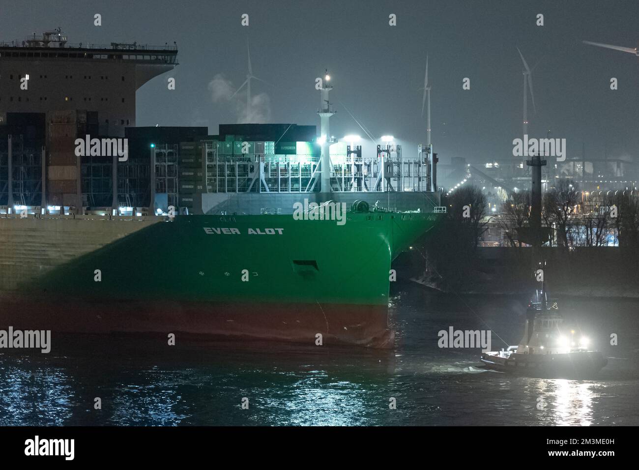Hamburg, Germany. 15th Dec, 2022. The container ship "Ever Alot ...