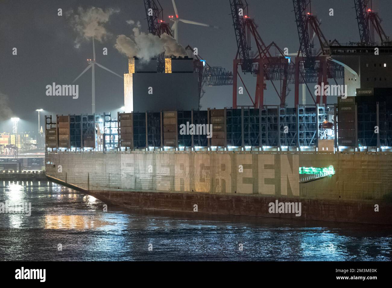 Hamburg, Germany. 15th Dec, 2022. The container ship "Ever Alot ...
