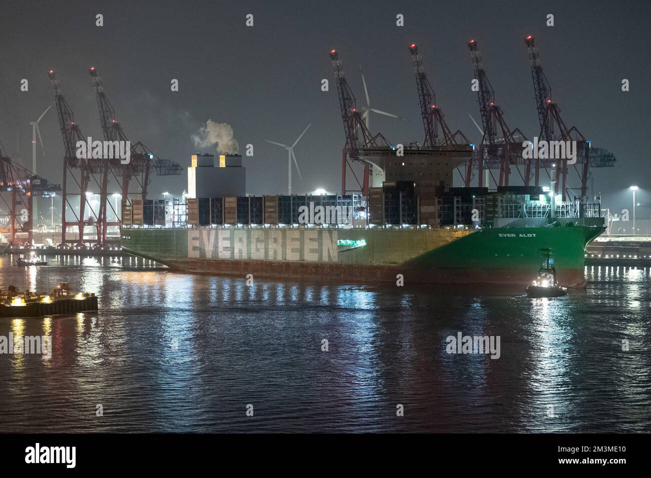 Hamburg, Germany. 15th Dec, 2022. The container ship "Ever Alot ...