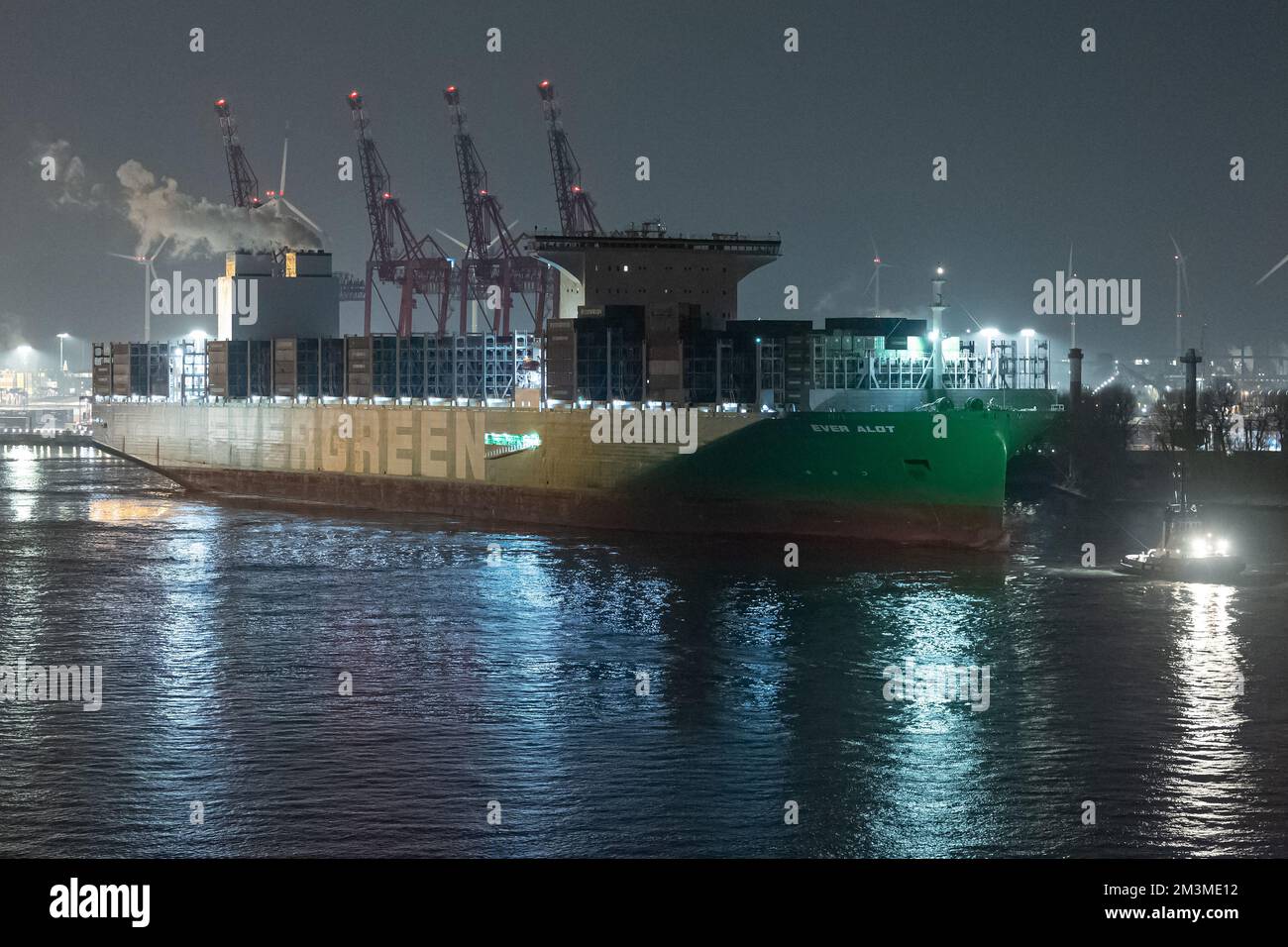 Hamburg, Germany. 15th Dec, 2022. The container ship "Ever Alot ...