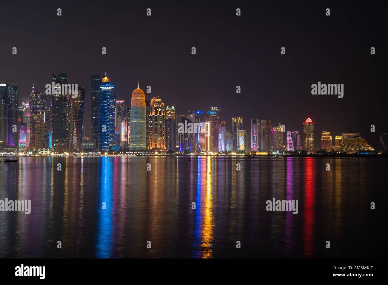 Night scene skyline doha hi-res stock photography and images - Alamy