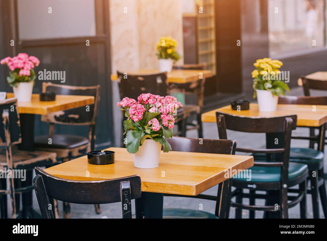 An empty table in a cafe decorated with flowers. Romantic date concept ...