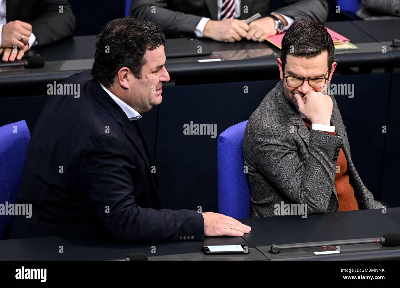 Berlin, Germany. 16th Dec, 2022. Hubertus Heil (SPD, l), Federal ...