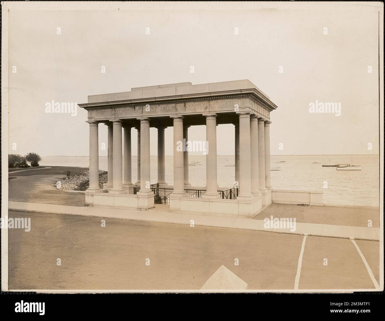 Plymouth Rock tower at Cole's Hill , Monuments & memorials. Leon ...
