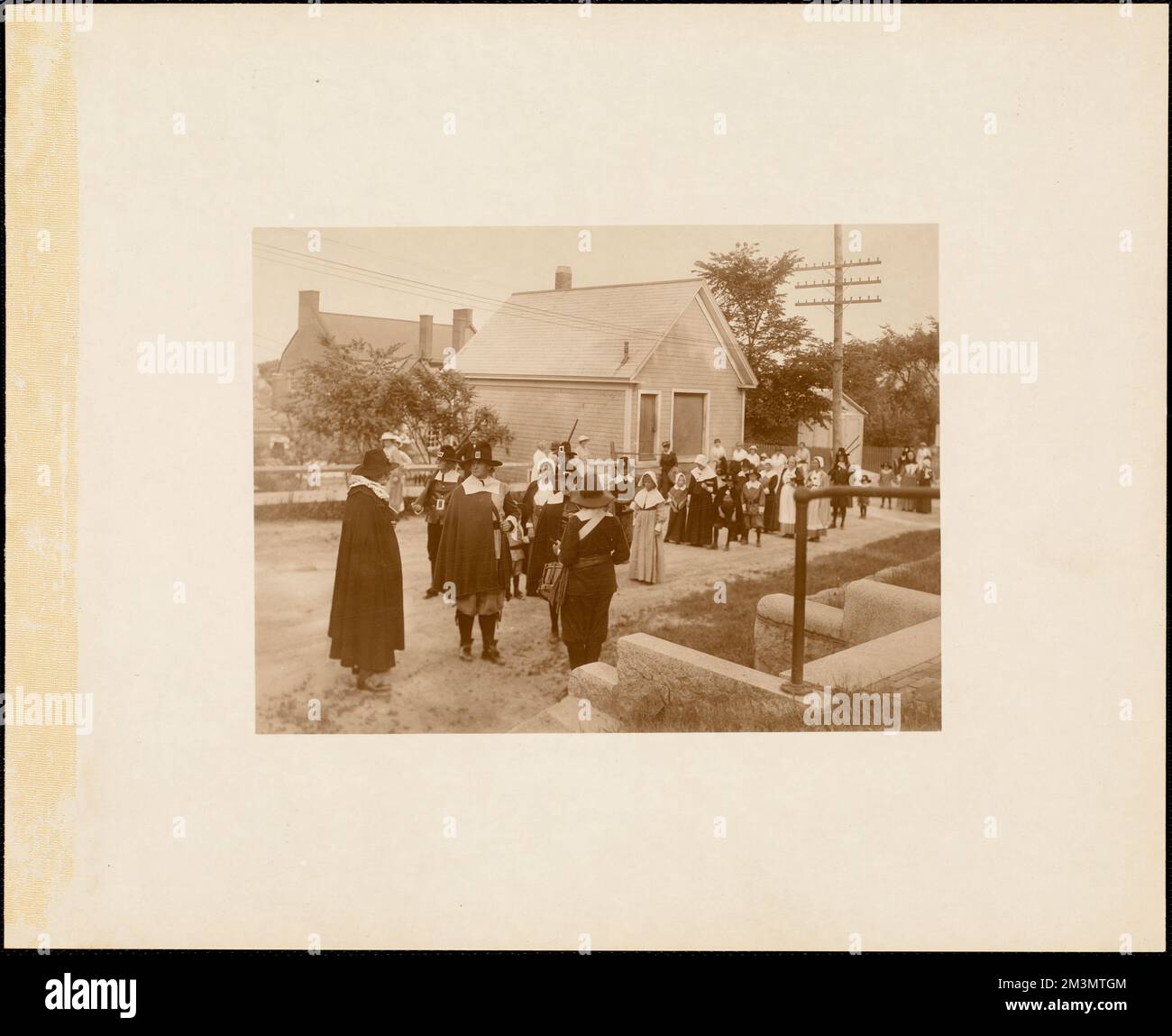 Plymouth Tercentenary celebration, a Pilgrim progress assembled at foot ...