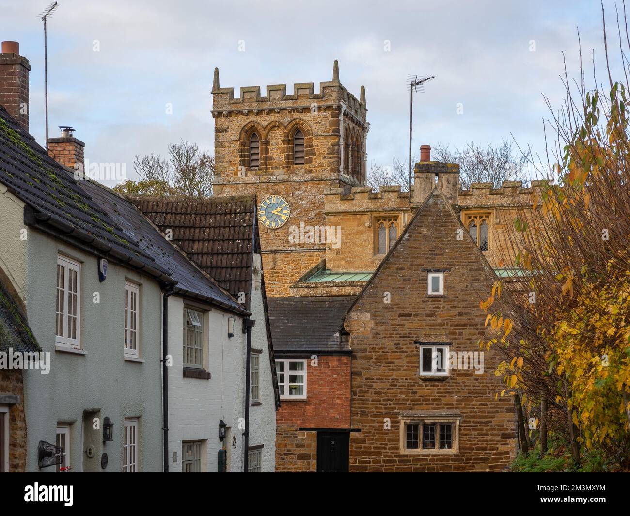 Traditional village scene, Mears Ashby, Northamptonshire, UK; road ...