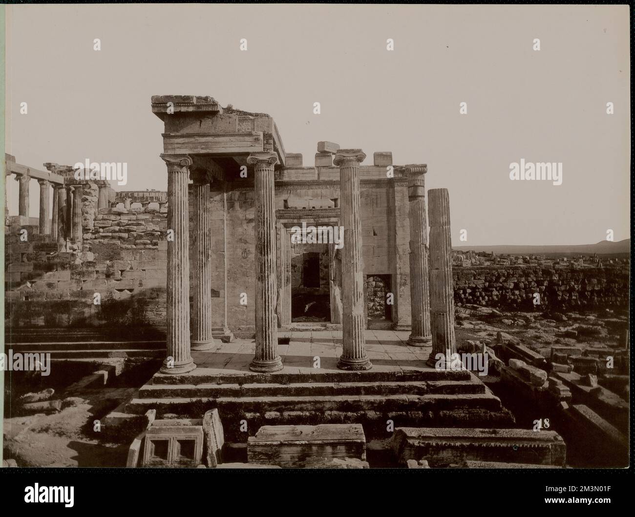 Portique Ionique, vue de face avec la Belle Porte , Greek temples ...