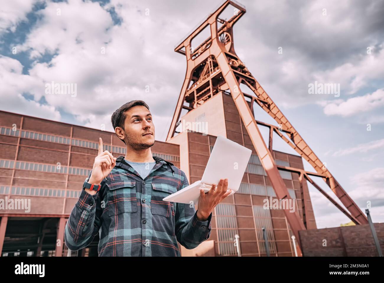 Laptop manufacturing process hi-res stock photography and images - Alamy