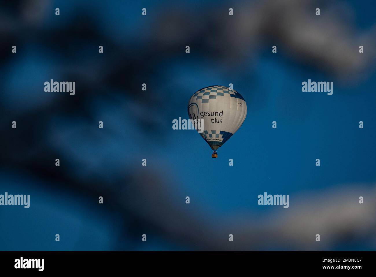 Sonnenberg, Germany. 16th Dec, 2022. The hot air balloon "Brockenballon ...