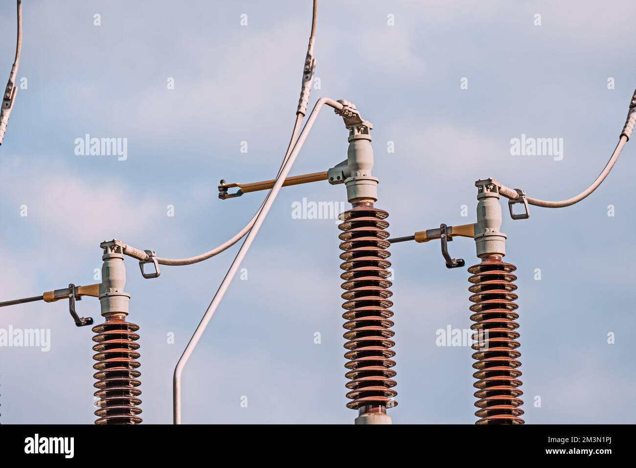 Current and voltage converter for an electrical substation. Dielectric ...