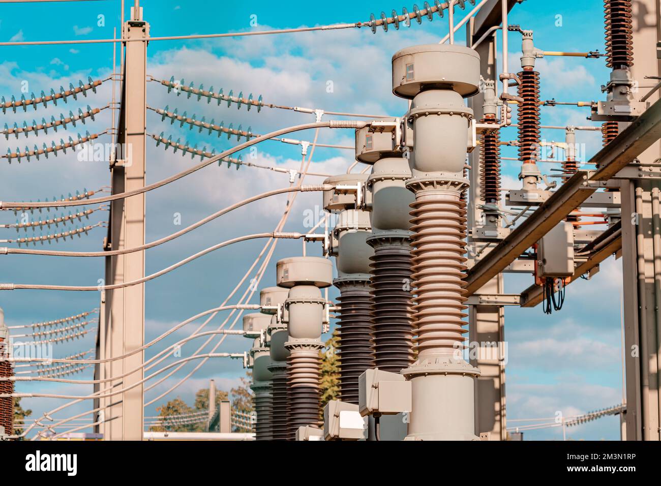 Current and voltage converter for an electrical substation. Dielectric ...