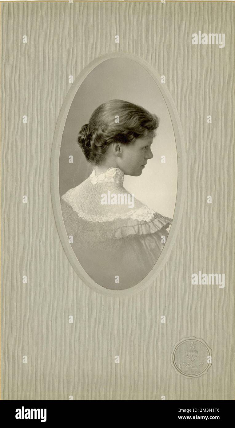 Anna hathaway hi-res stock photography and images - Alamy
