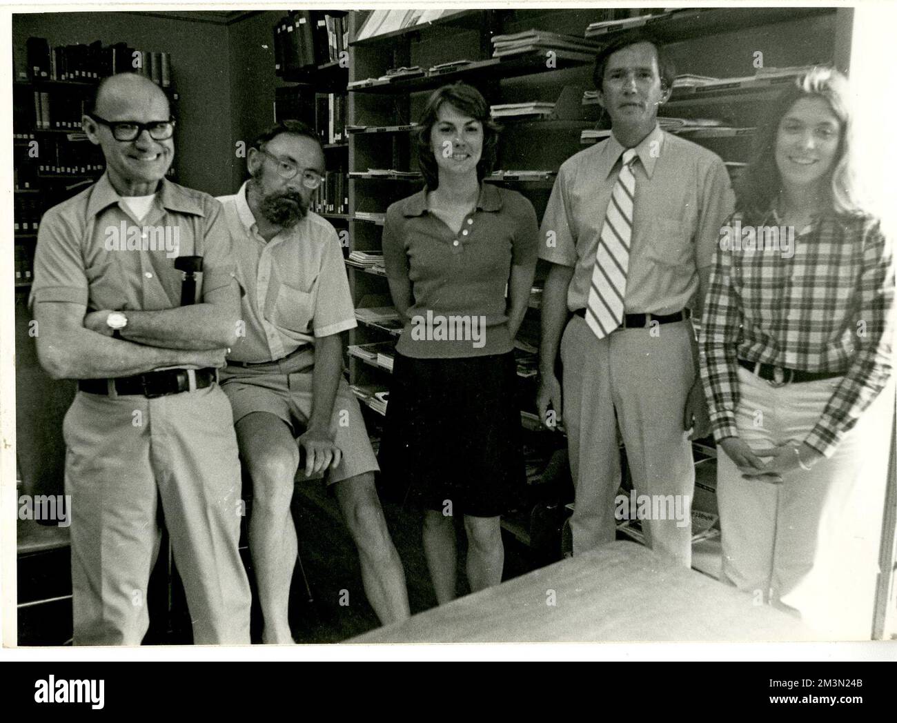 Library staff hi-res stock photography and images - Alamy