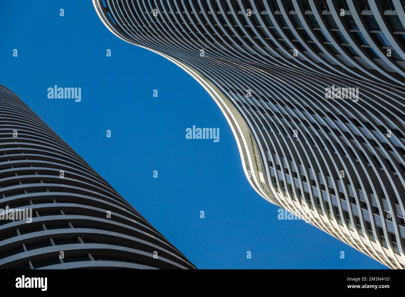 Modern apartment building curvy hi-res stock photography and images - Alamy