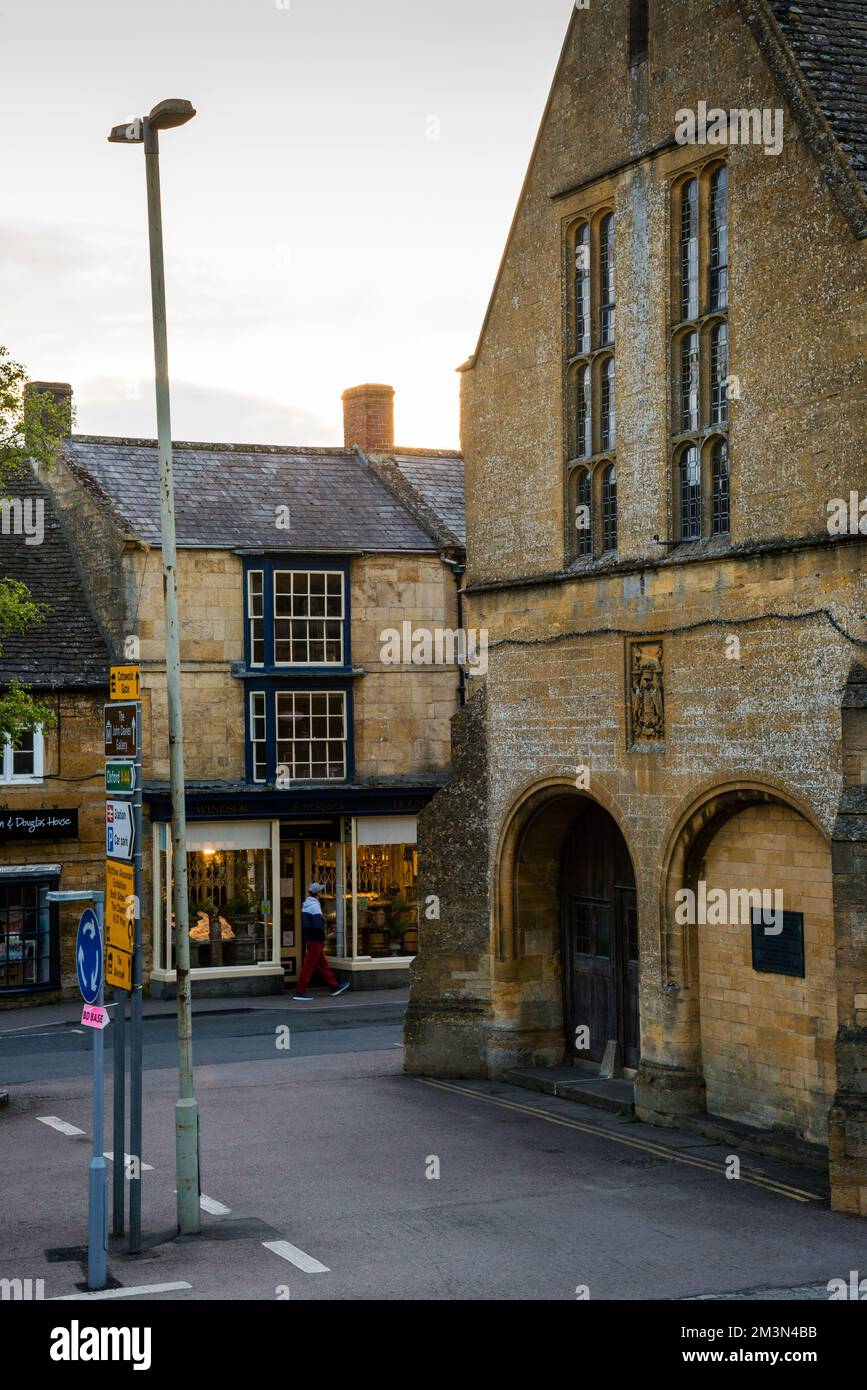 Free Tudor style Redesdale Hall town hall in Moreton-in-Marsh market ...