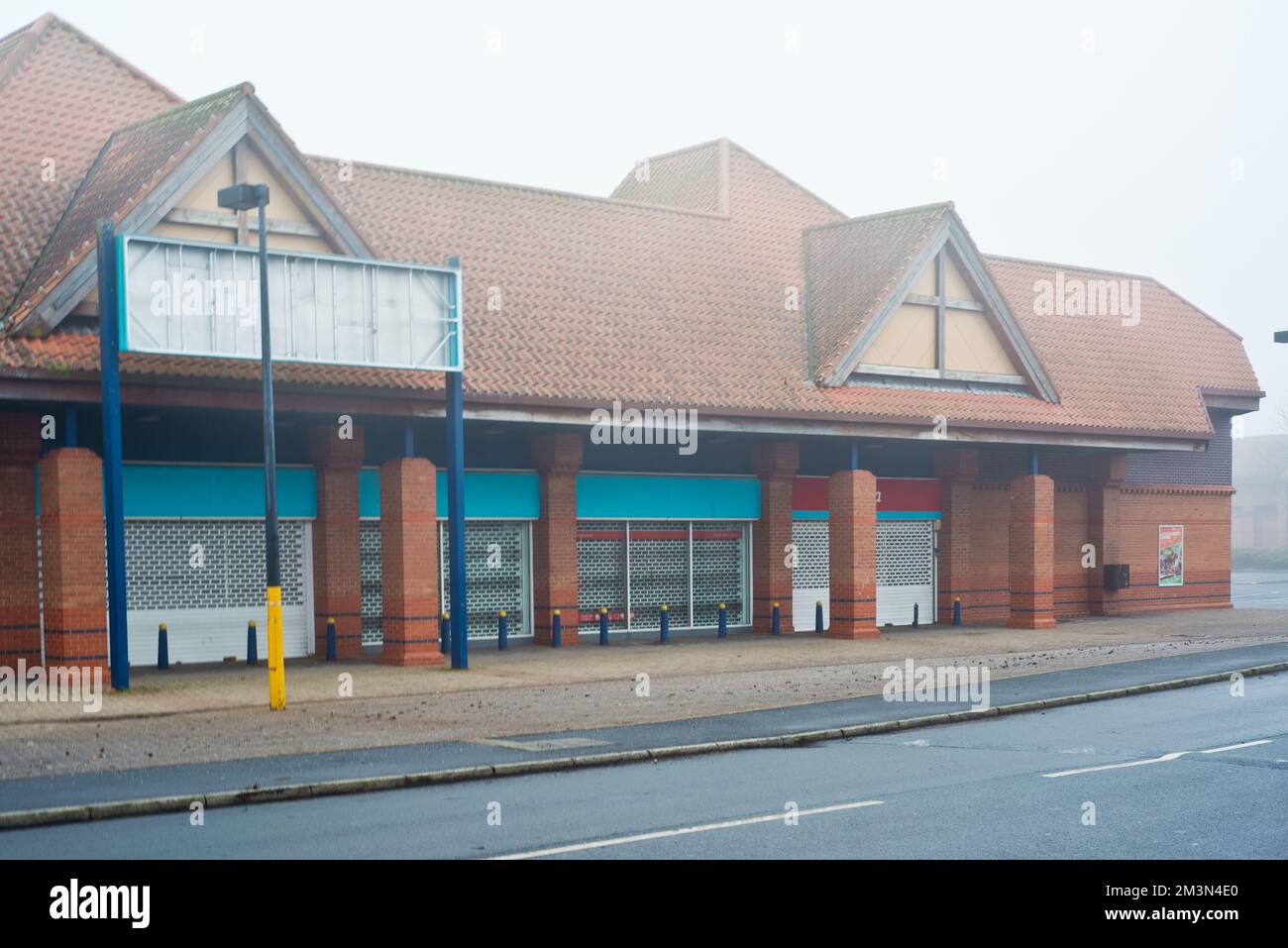 Closed argos store hi-res stock photography and images - Alamy