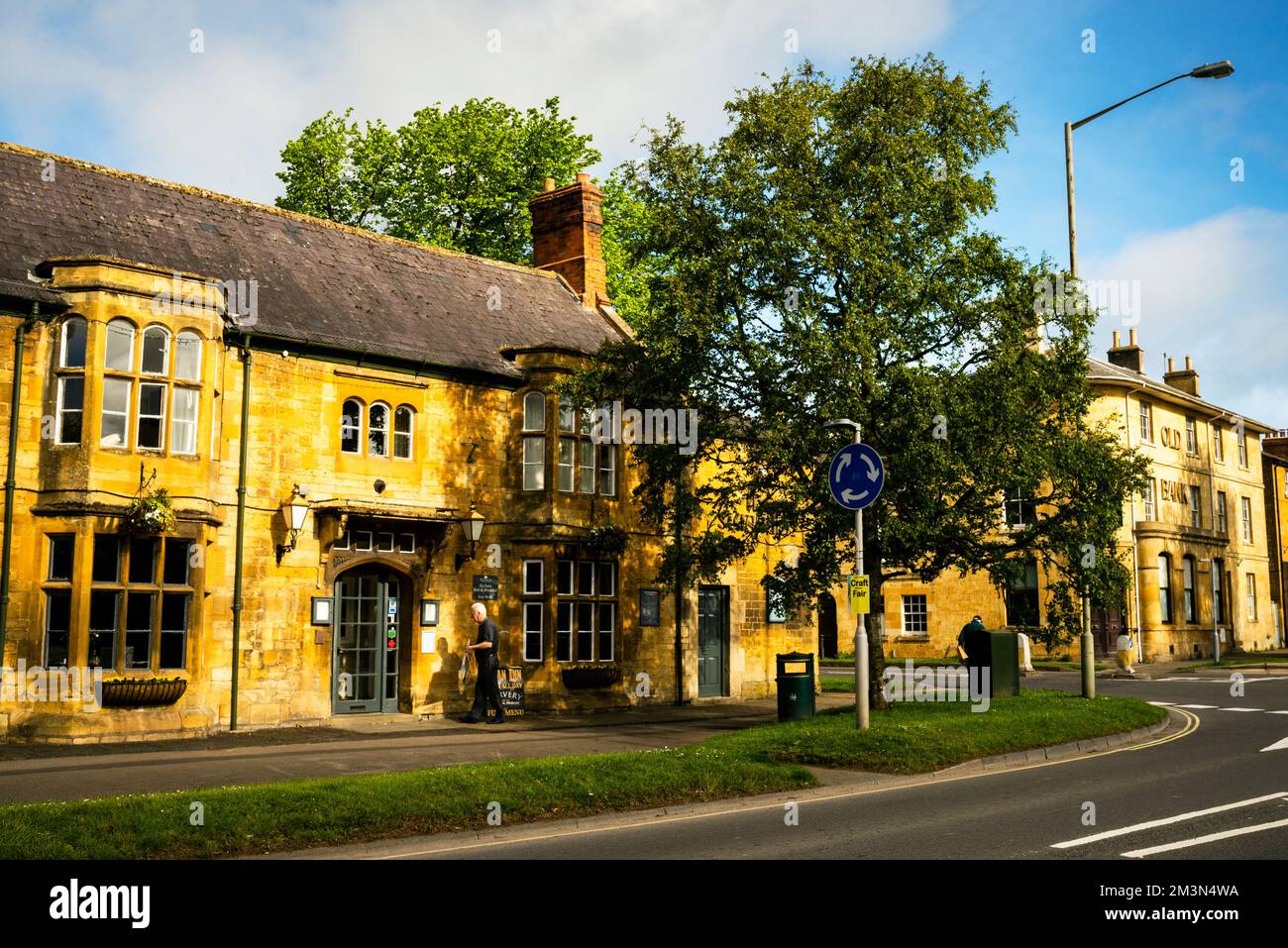 Georgian inn in the Cotswold market town of Moreton-in-Marsh, England ...
