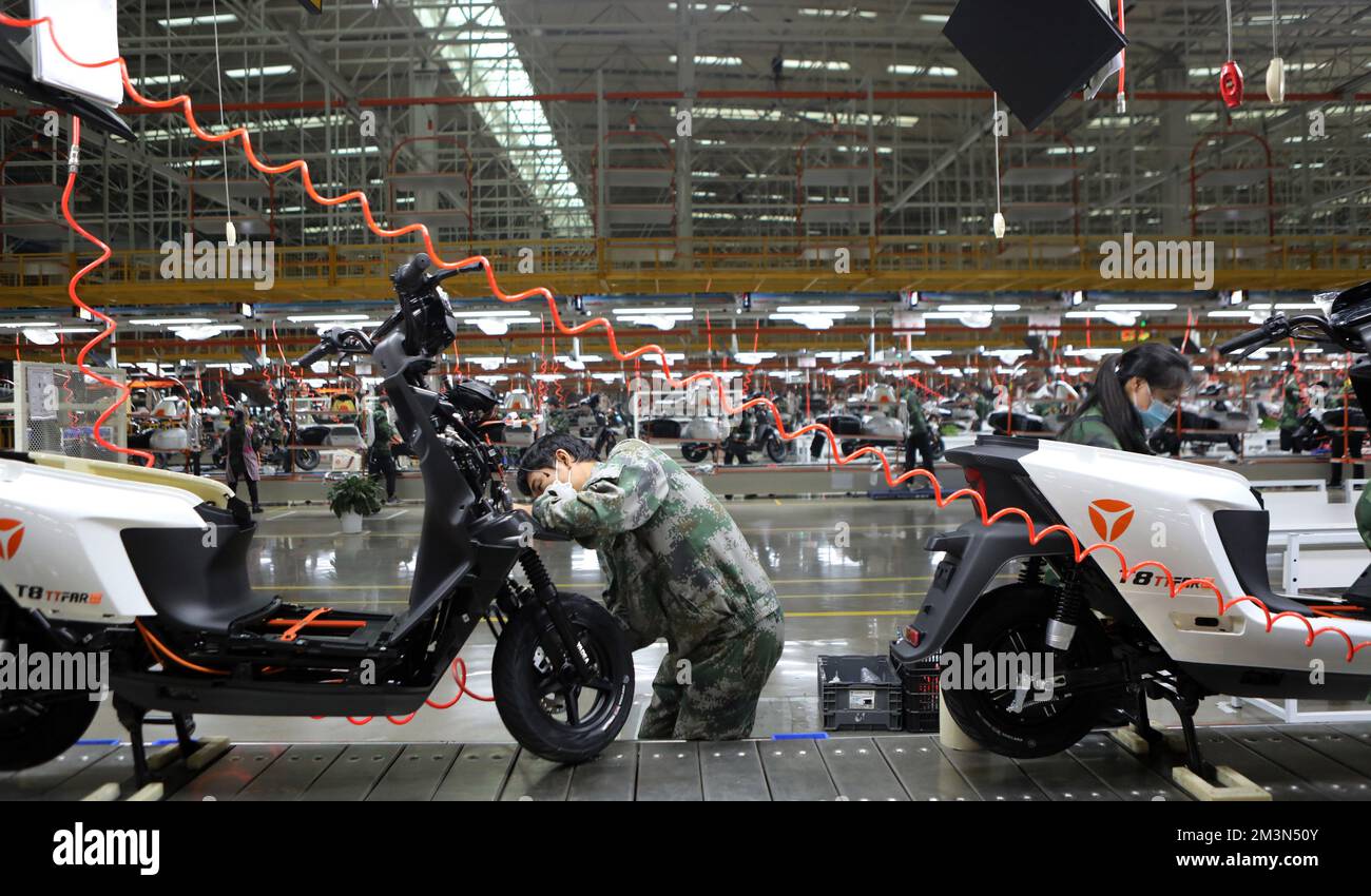 CHONGQING, CHINA - DECEMBER 16, 2022 - Employees work on a production ...
