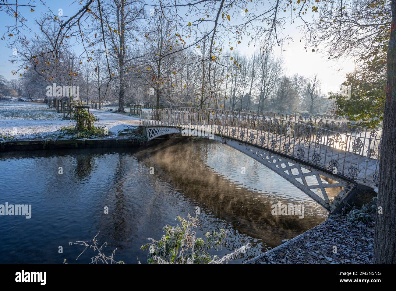 Chalk stream uk frost hi-res stock photography and images - Alamy