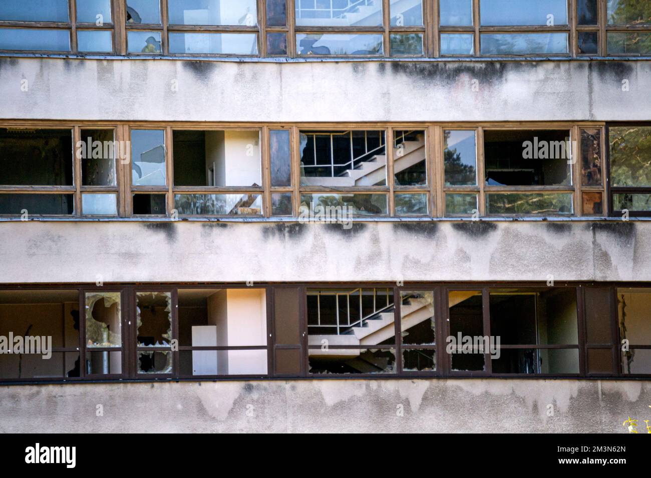 Facade of an abandoned building in the city Stock Photo - Alamy