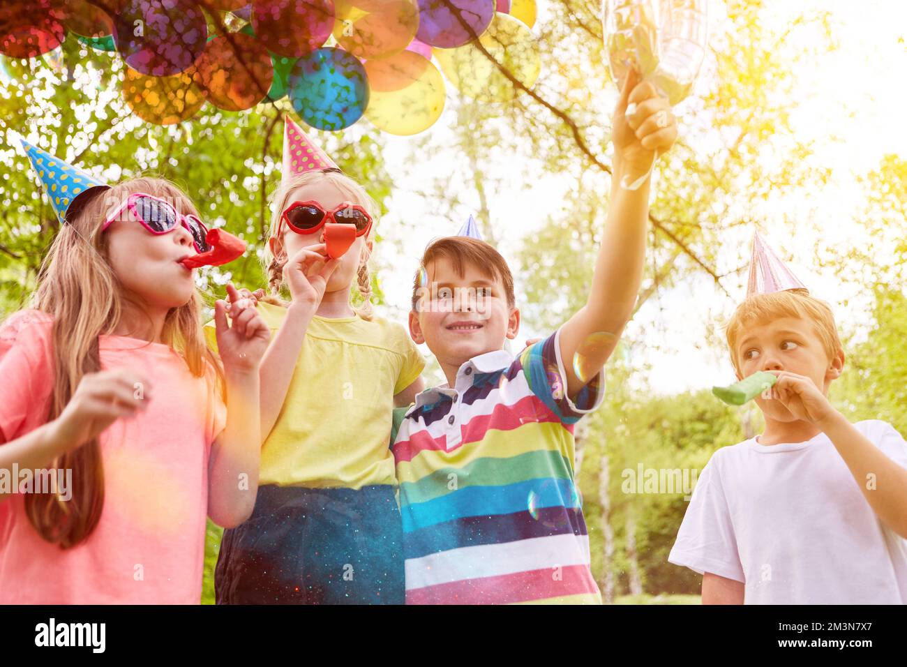 Happy kids celebrating hi-res stock photography and images - Alamy