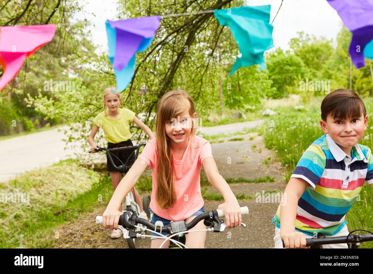 Group of children cycle park hi-res stock photography and images - Alamy