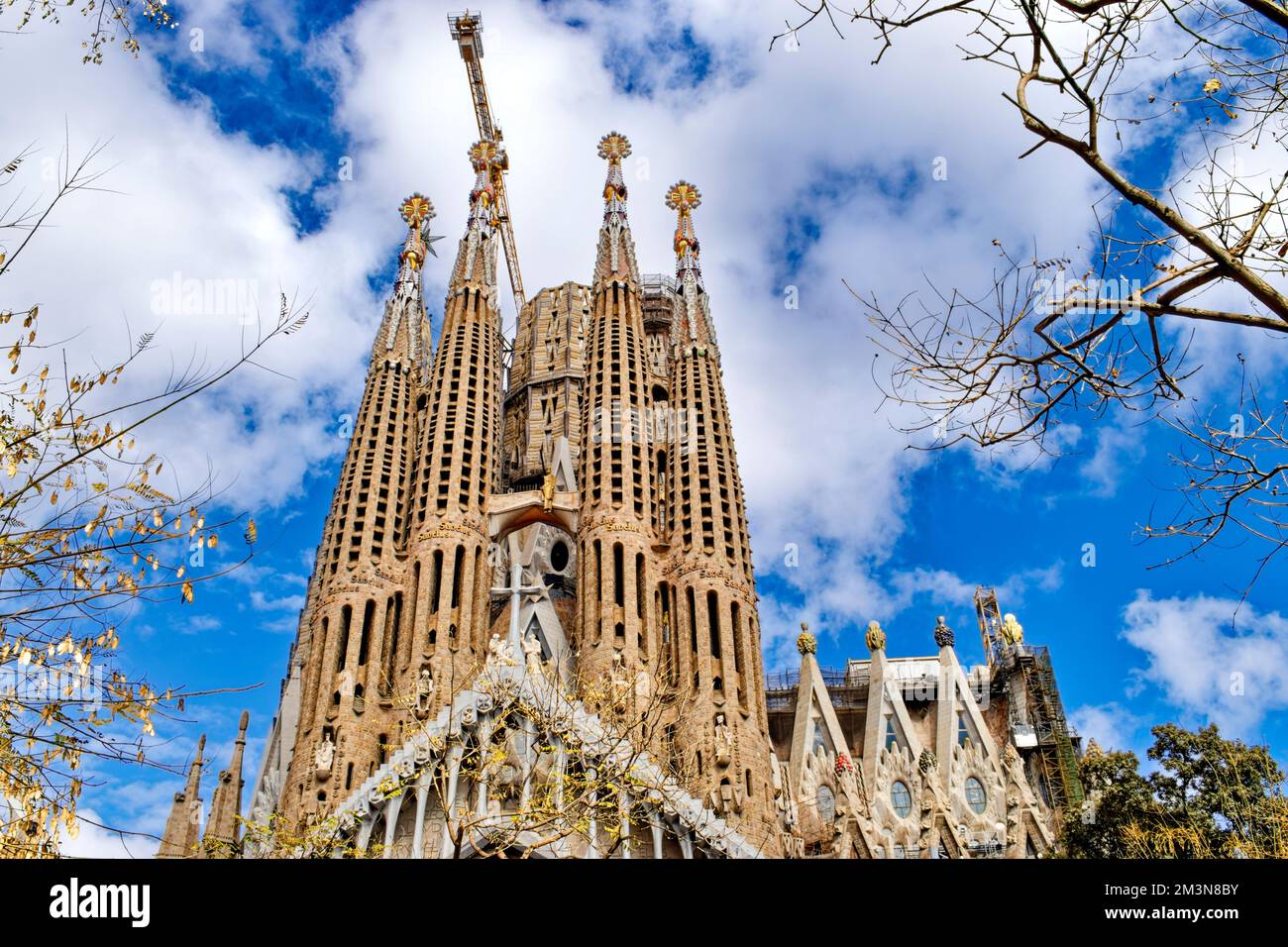Basílica i Temple Expiatori de la Sagrada Família construction of the ...