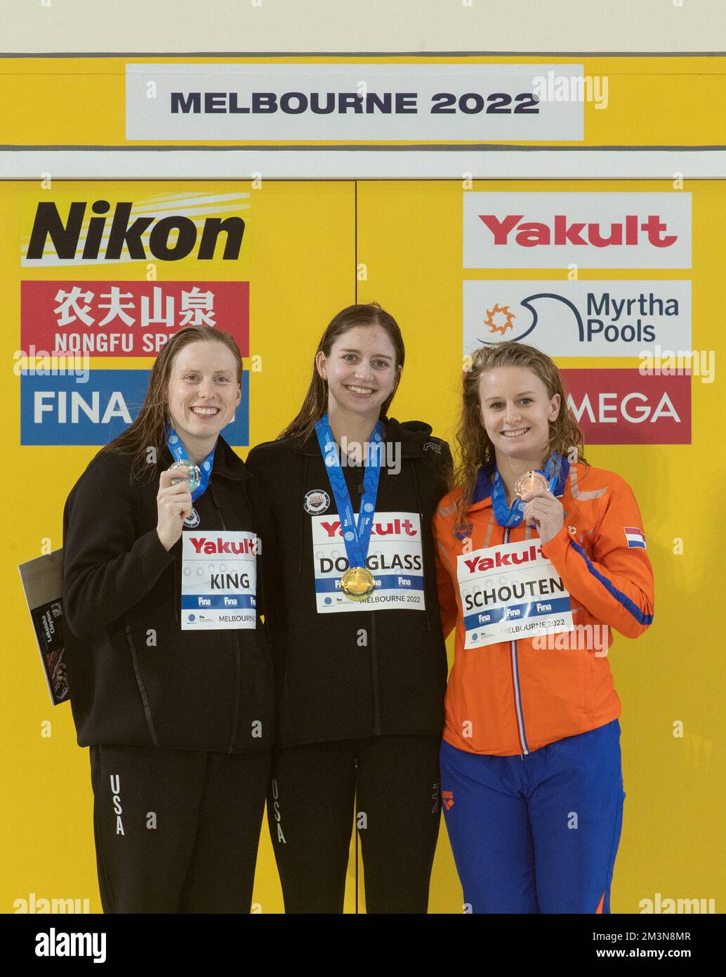 Melbourne, Australia. 16th Dec, 2022. Silver medalist Lilly King (L) and gold medalist Kate ...