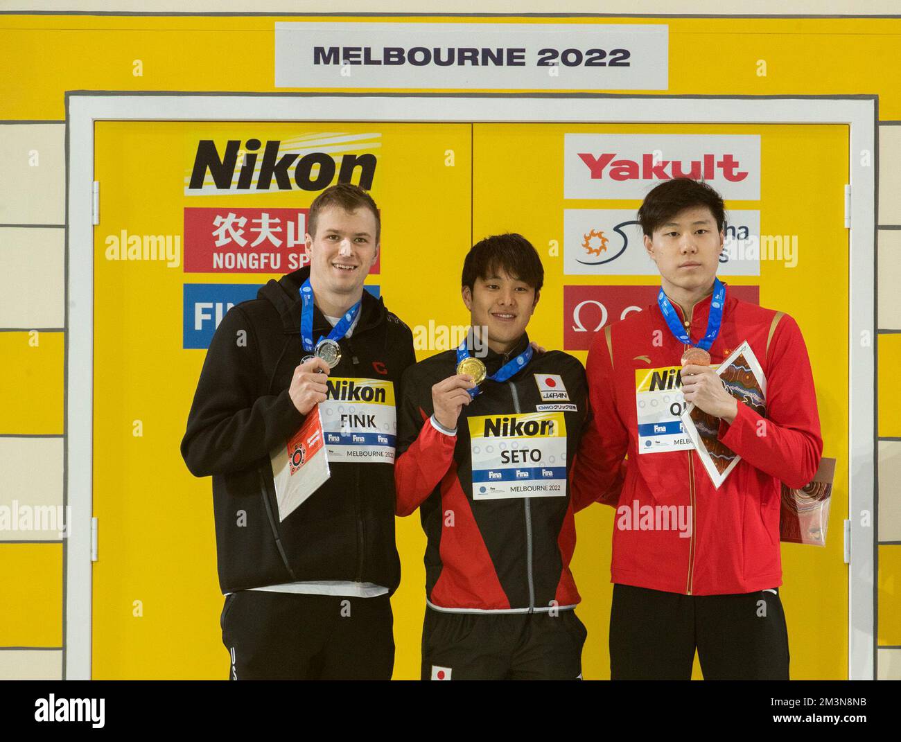 Melbourne, Australia. 16th Dec, 2022. Silver medalist Nic Fink (L) of ...