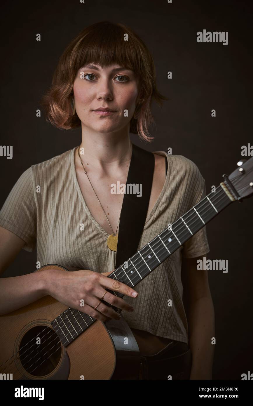 Mollie tuttle guitar player hi-res stock photography and images - Alamy