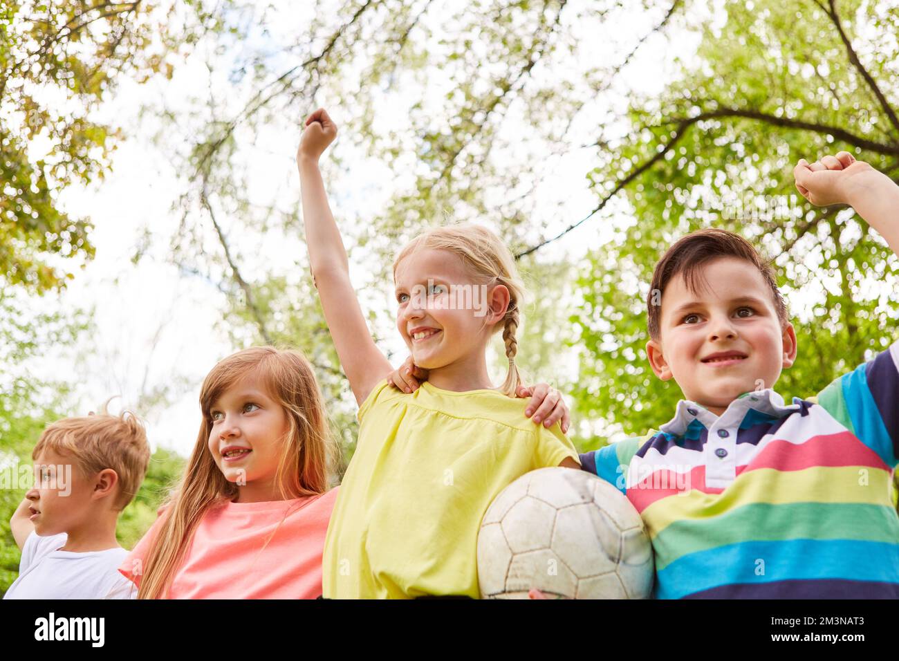 Multiracial group of kids hi-res stock photography and images - Alamy