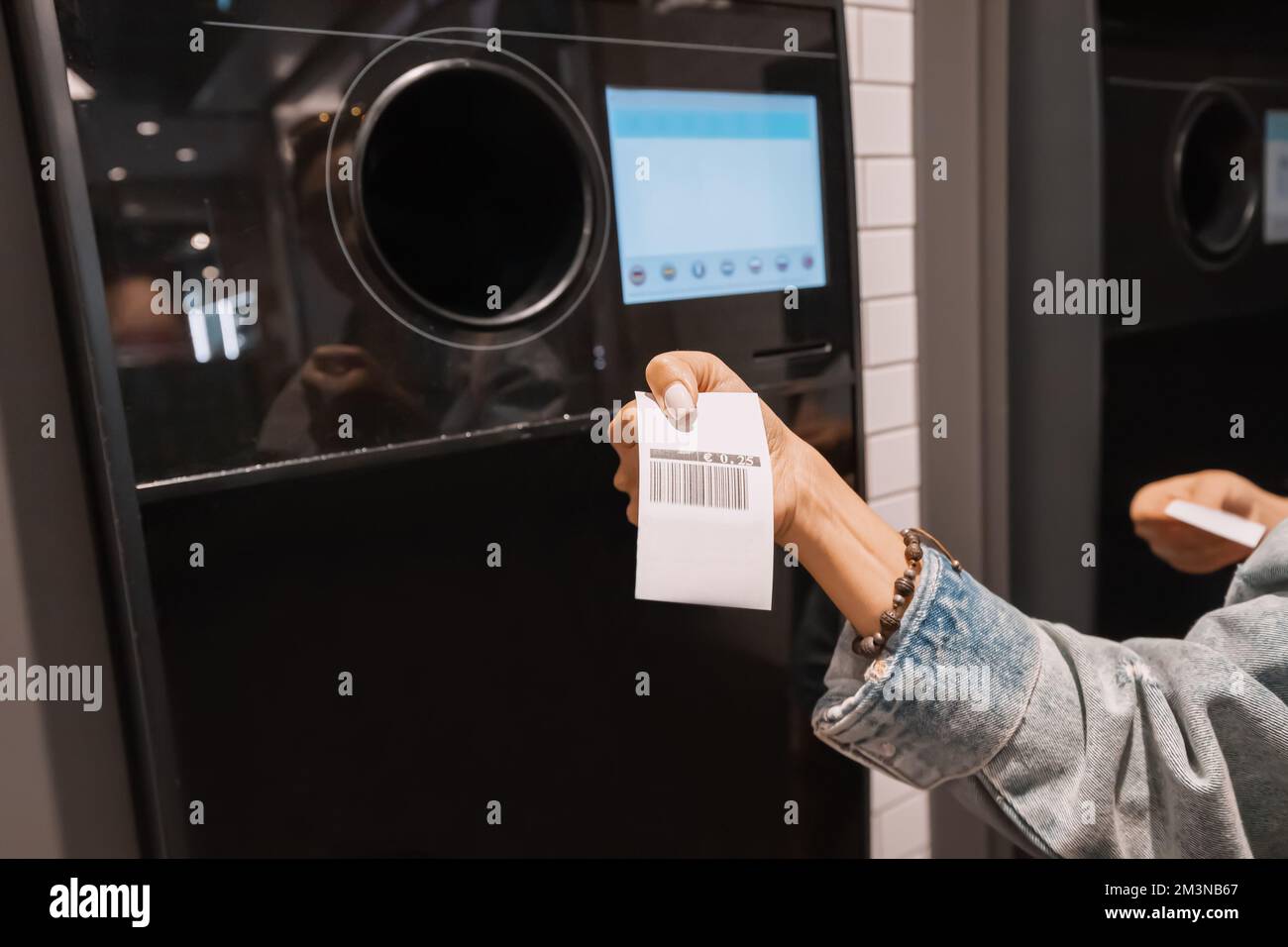 Automated supermarket vending hi-res stock photography and images - Alamy
