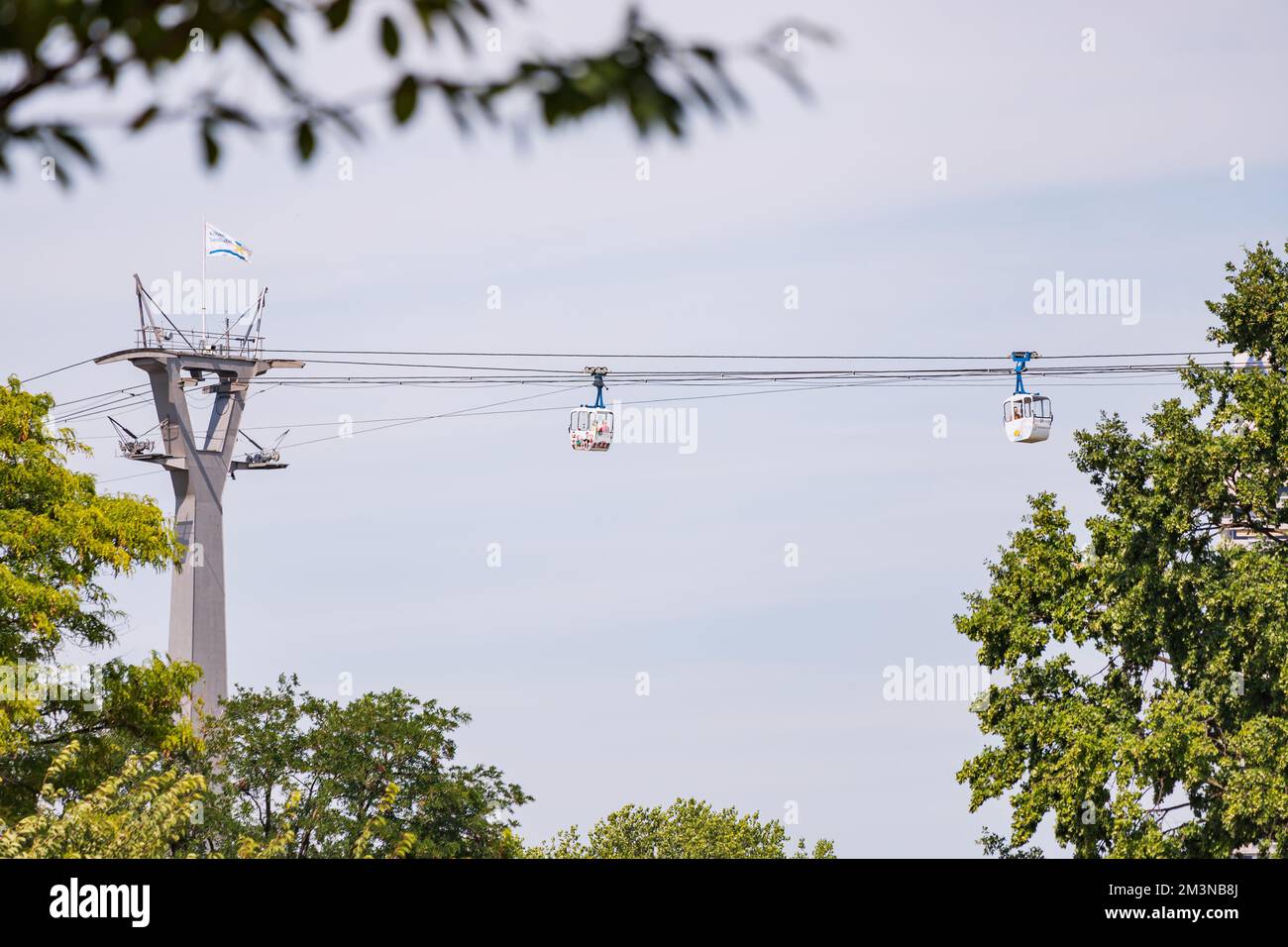 30 July 2022, Cologne, Germany: Seilbahn cable car gondolas ...