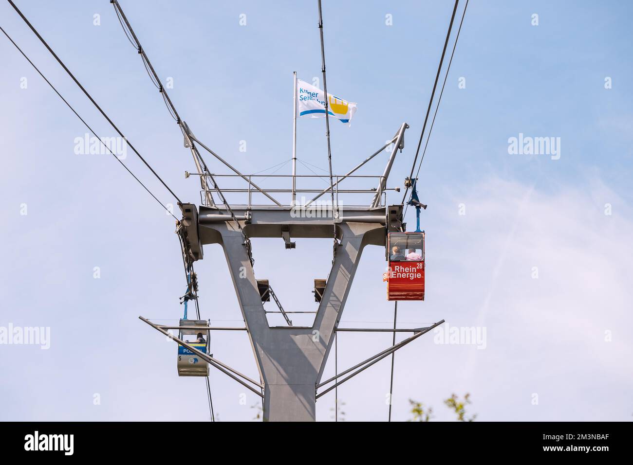 30 July 2022, Cologne, Germany: Seilbahn cable car gondolas ...