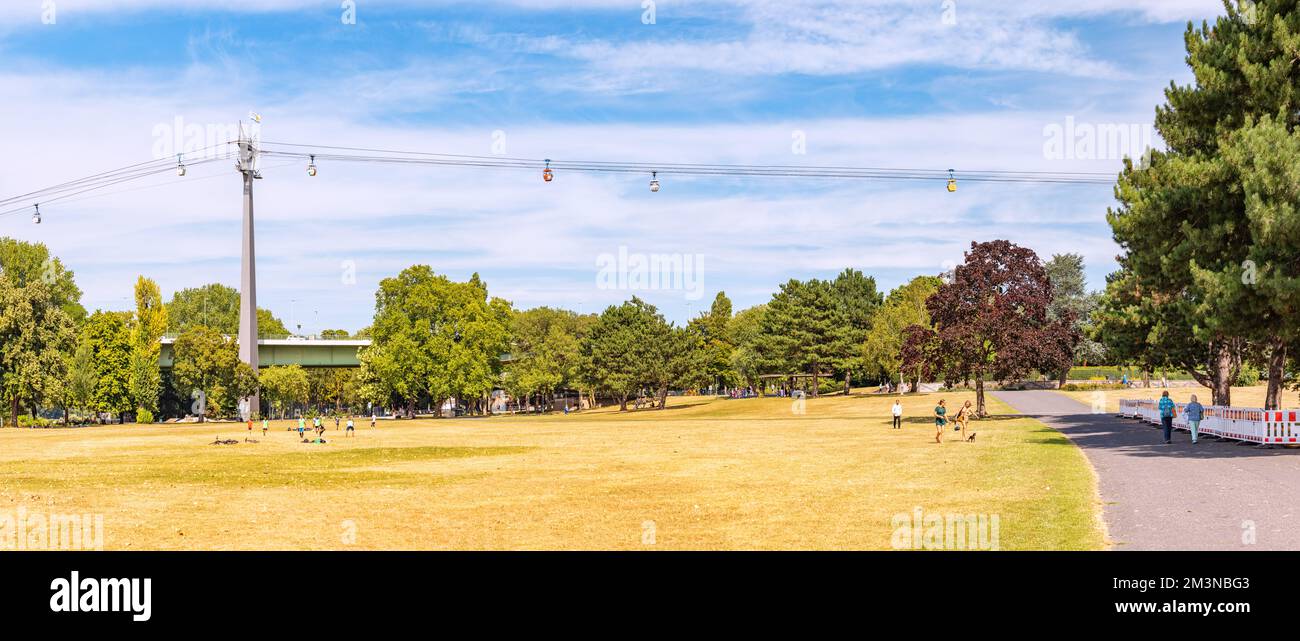 30 July 2022, Cologne, Germany: Seilbahn cable car gondolas ...