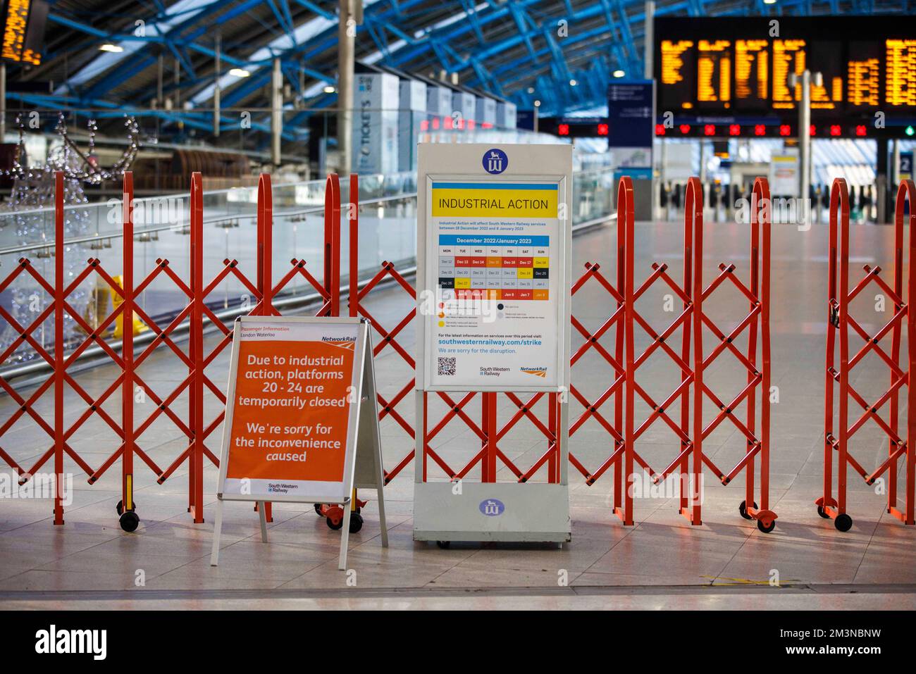 000 rmt members take strike action hi-res stock photography and images ...