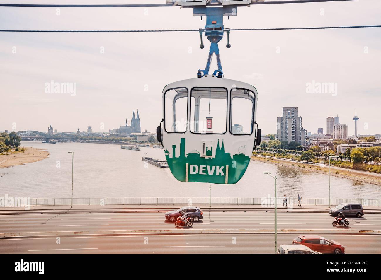 30 July 2022, Cologne, Germany: Seilbahn cable car gondolas ...