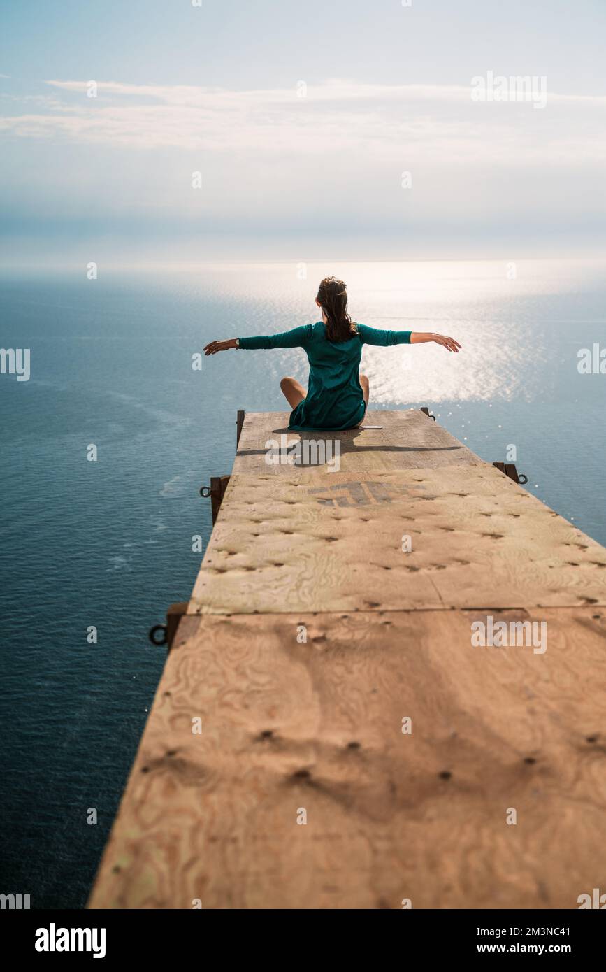 Woman high dive silhouette hi-res stock photography and images - Alamy