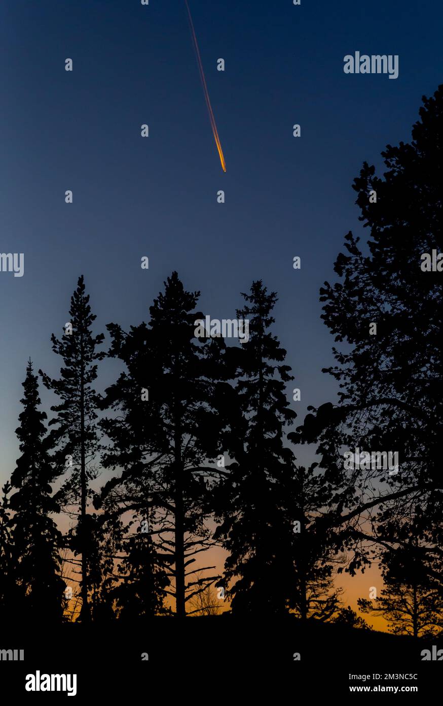 Shooting star sky vertical hi-res stock photography and images - Alamy