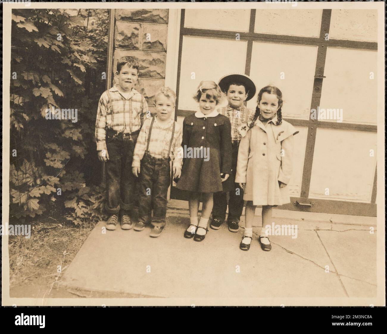 Children 1900s new york hi-res stock photography and images - Alamy